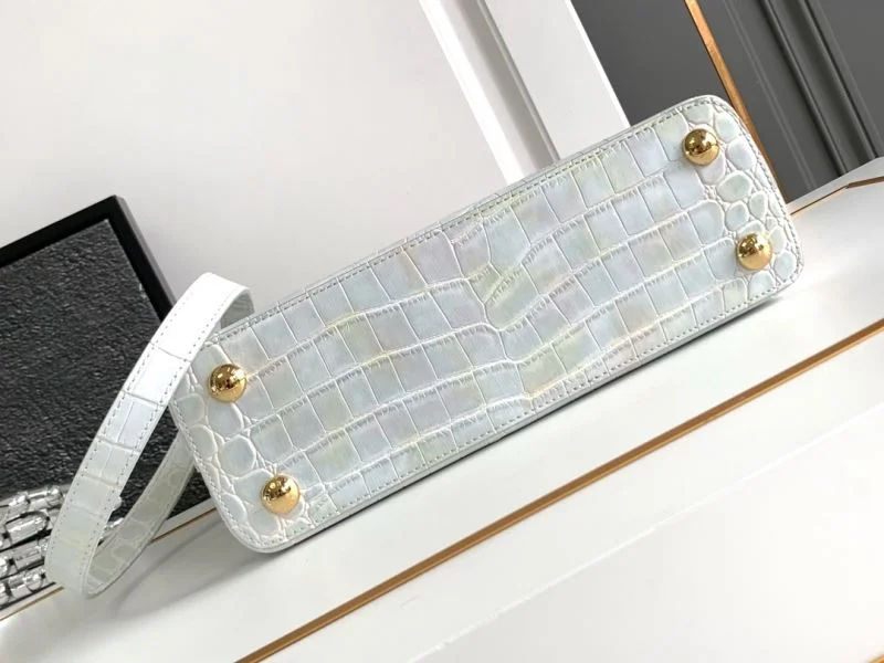 Accurate model Louis Vuitton Capucines BB Bags