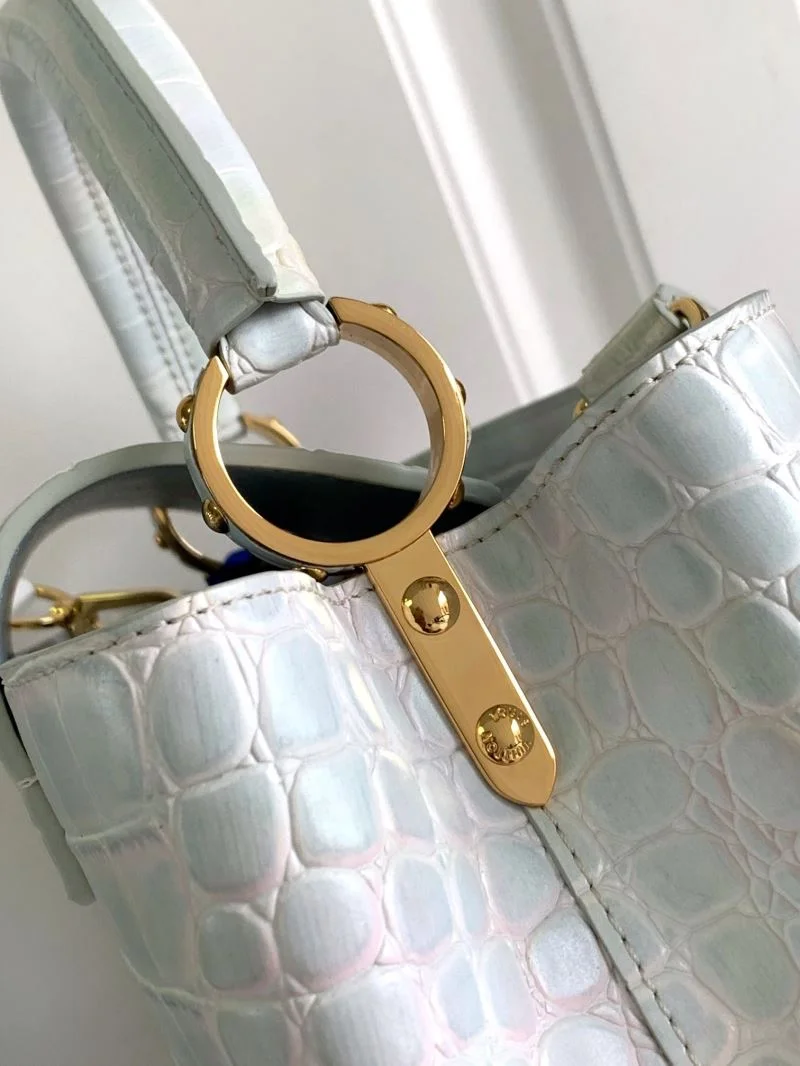 Accurate model Louis Vuitton Capucines BB Bags