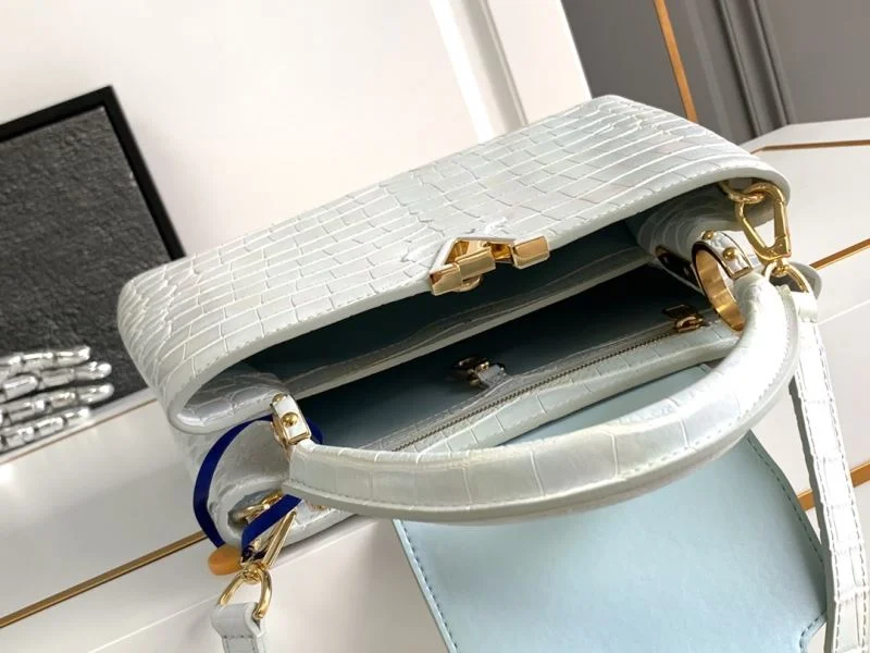 Accurate model Louis Vuitton Capucines BB Bags