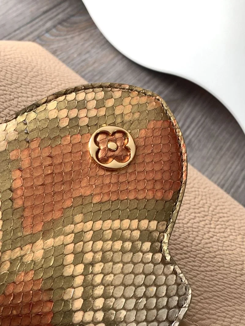 Bargain Louis Vuitton Capucines BB Bags