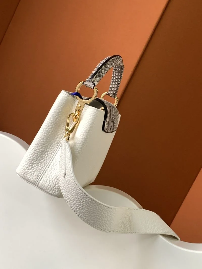 Accurate model Louis Vuitton Capucines BB Bags