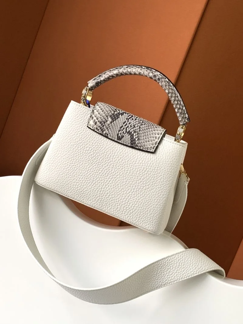 Accurate model Louis Vuitton Capucines BB Bags