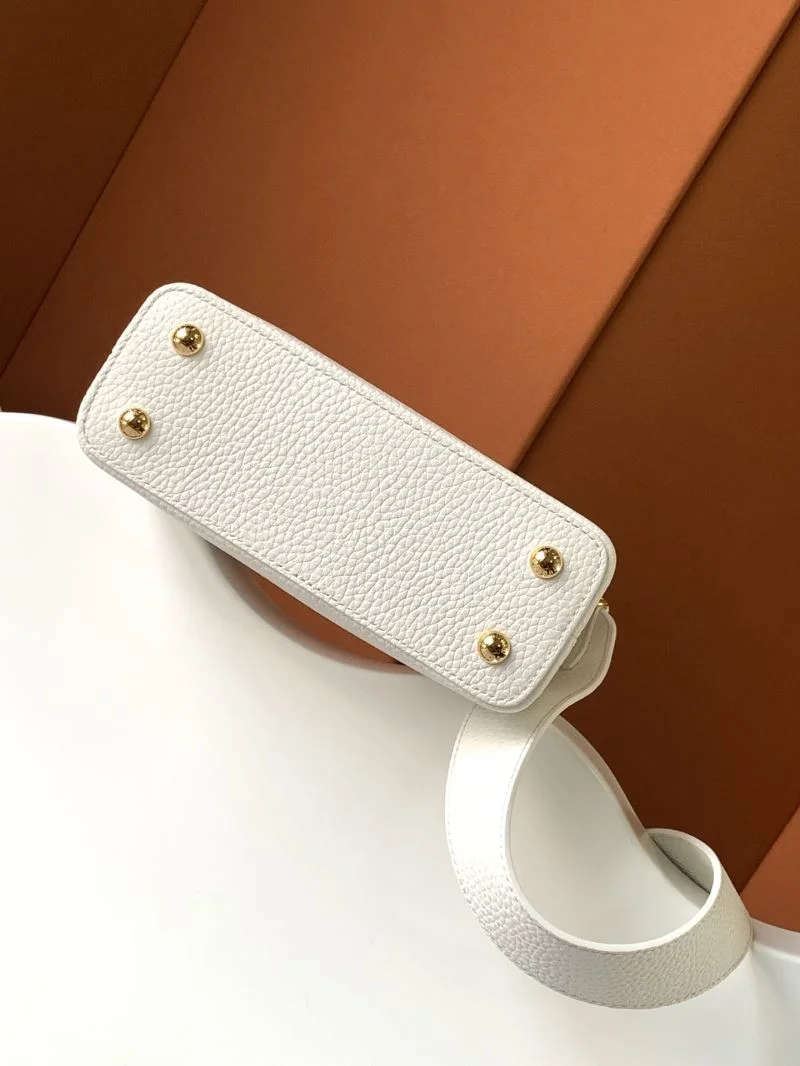 Accurate model Louis Vuitton Capucines BB Bags