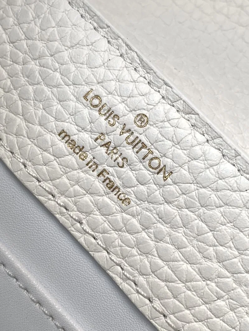 Accurate model Louis Vuitton Capucines BB Bags