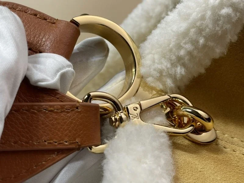 Top mirror Louis Vuitton Capucines BB Bags