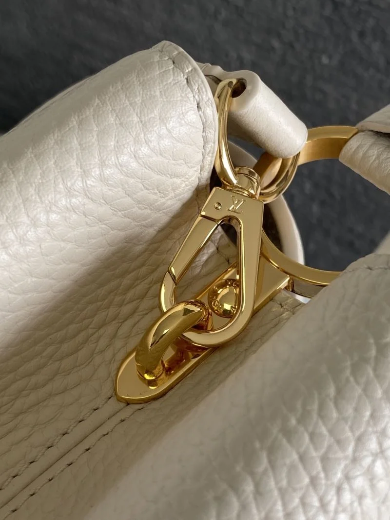 Top mirror Louis Vuitton Capucines BB Bags