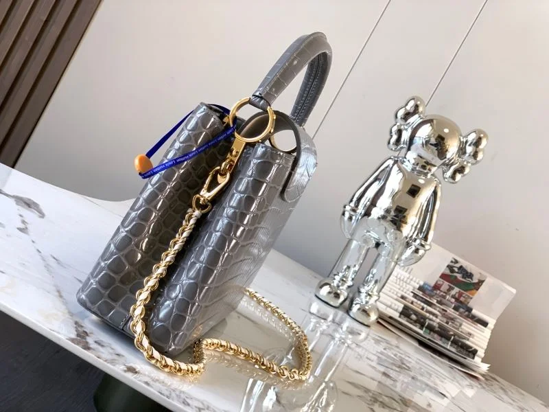 Accurate model Louis Vuitton Capucines BB Bags