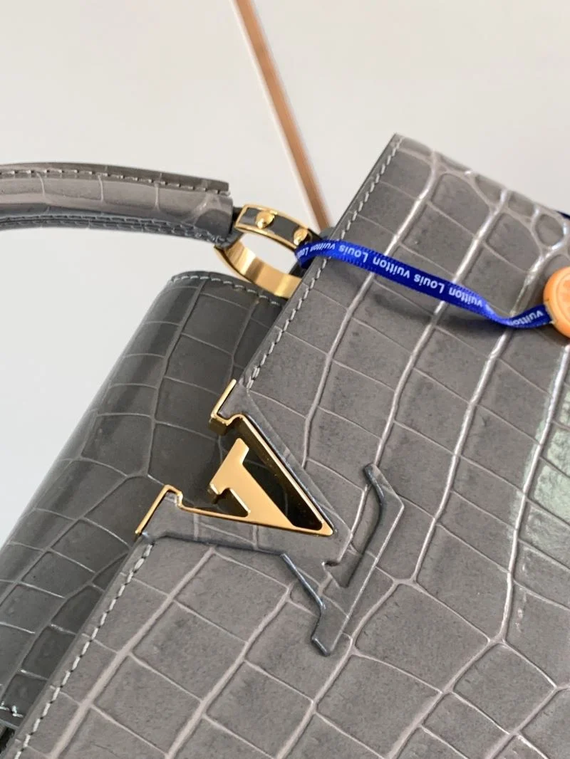 Accurate model Louis Vuitton Capucines BB Bags