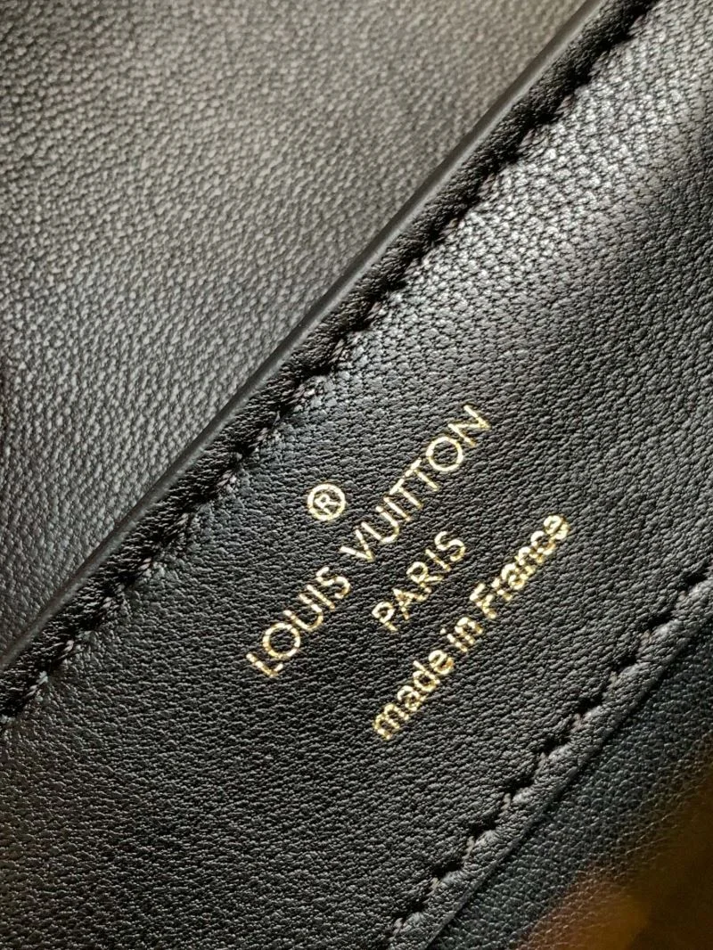 Value-priced Louis Vuitton Capucines BB Bags