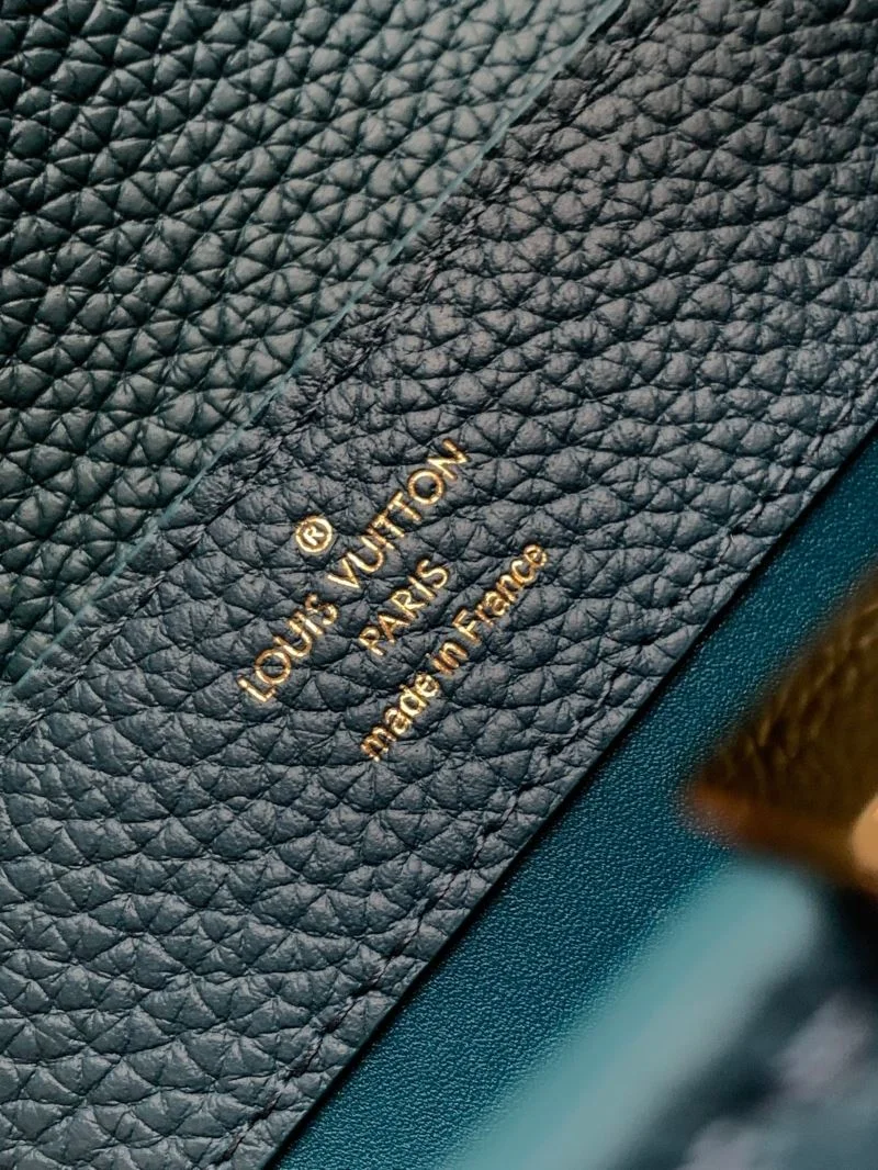 Accurate model Louis Vuitton Capucines BB Bags
