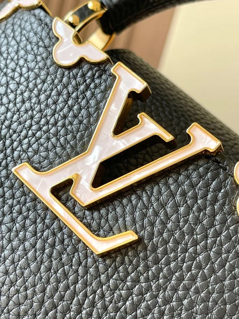 Accurate model Louis Vuitton Capucines BB Bags