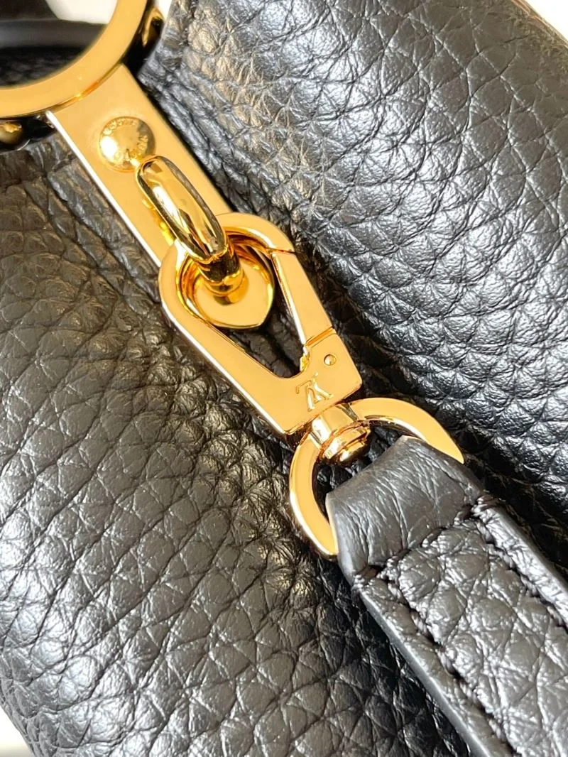 Accurate model Louis Vuitton Capucines BB Bags