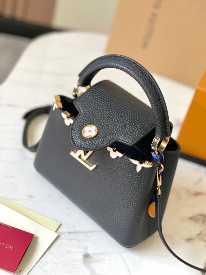 Accurate model Louis Vuitton Capucines BB Bags