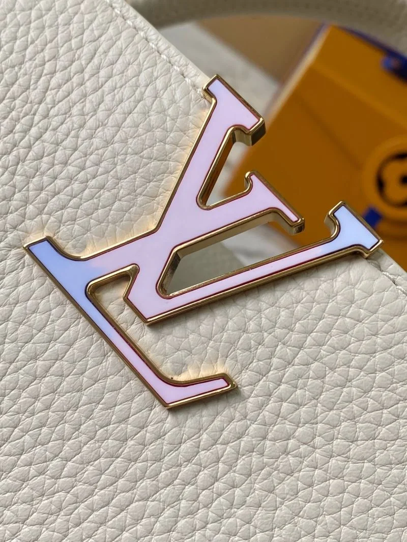 Accurate model Louis Vuitton Capucines BB Bags