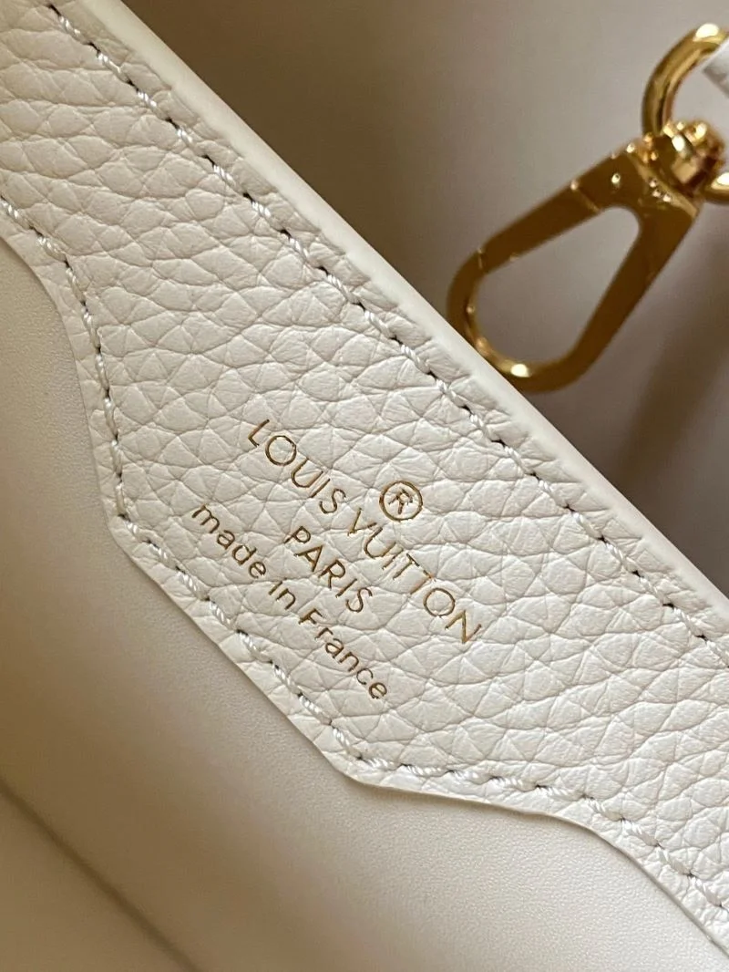 Accurate model Louis Vuitton Capucines BB Bags