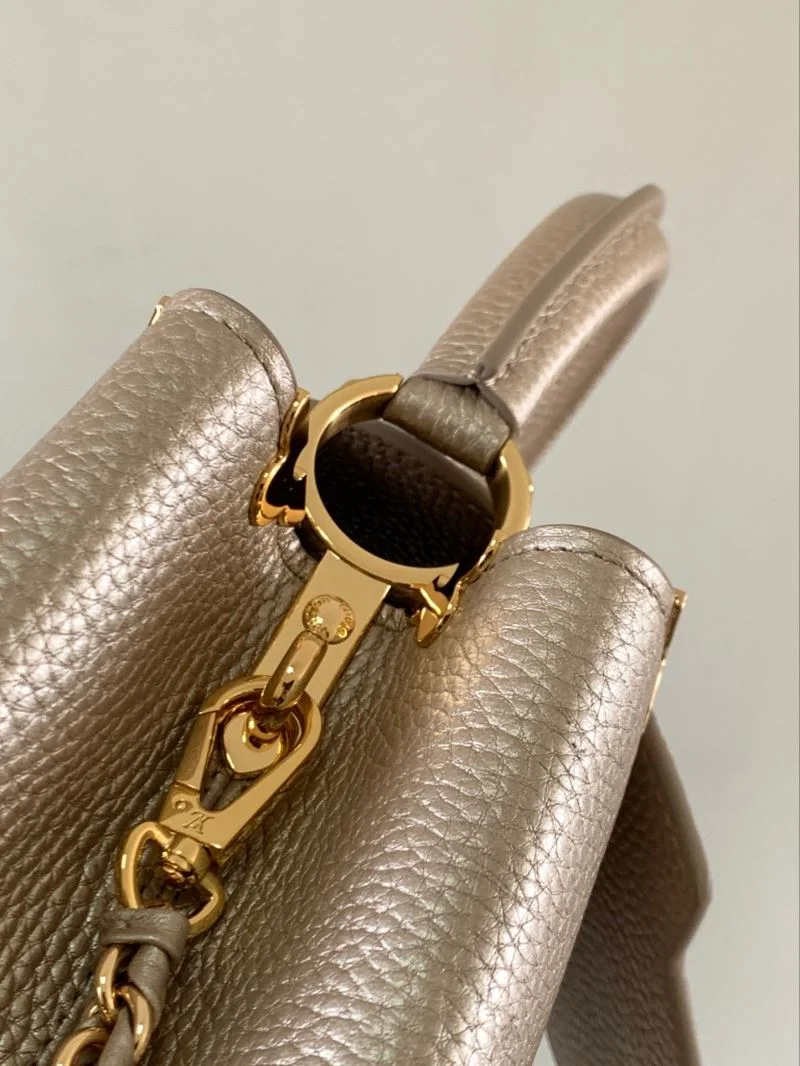 Mirror quality Louis Vuitton Capucines BB Bags