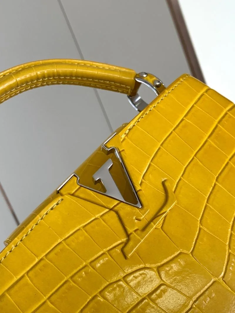 Mirror quality Louis Vuitton Capucines BB Bags