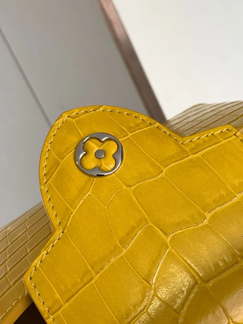 Mirror quality Louis Vuitton Capucines BB Bags
