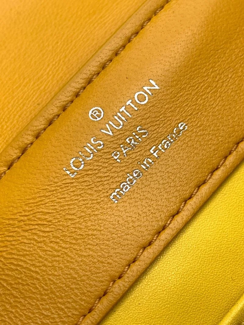 Mirror quality Louis Vuitton Capucines BB Bags