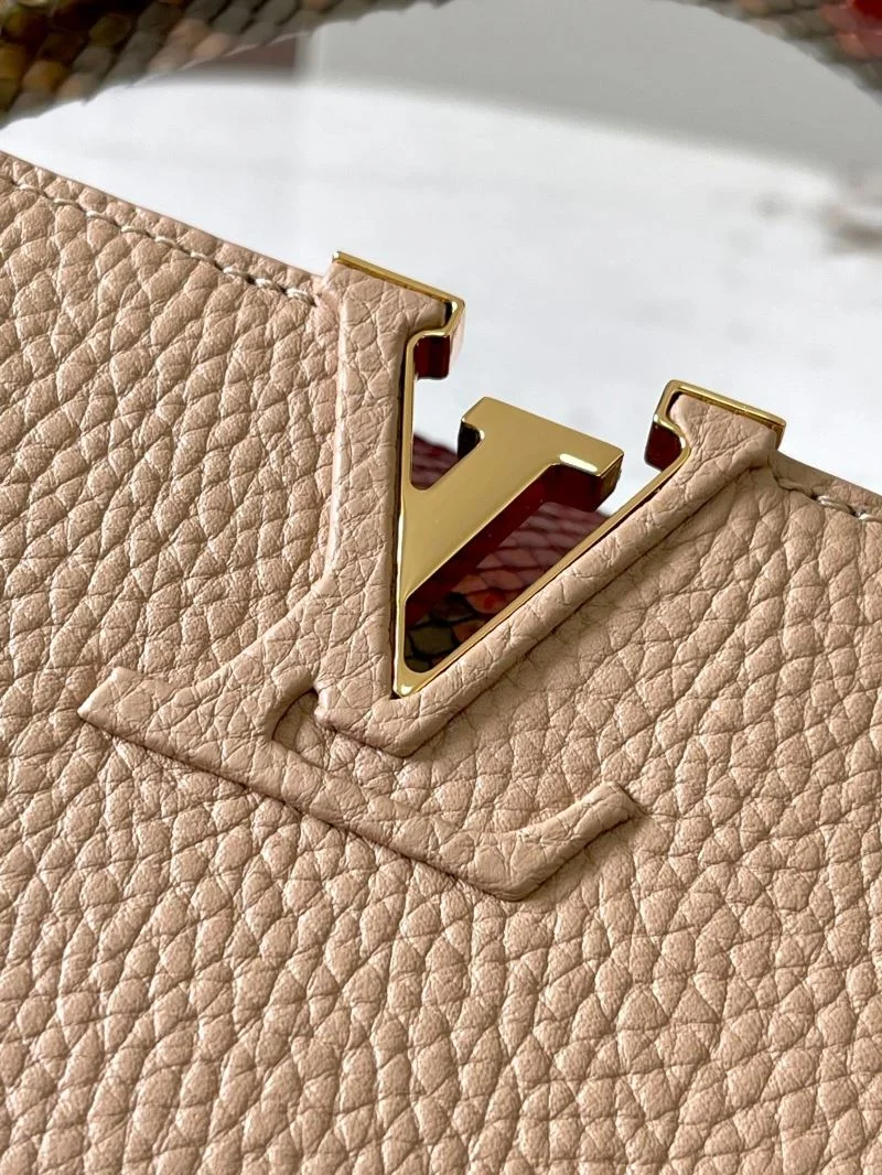 Accurate model Louis Vuitton Capucines BB Bags