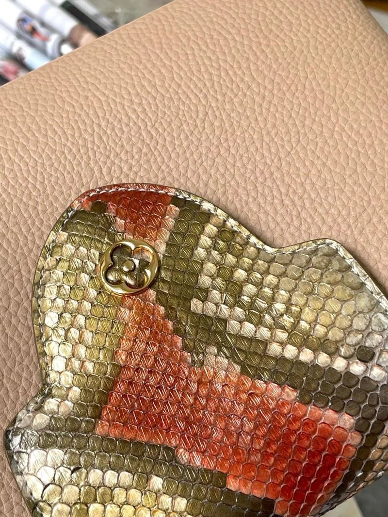 Accurate model Louis Vuitton Capucines BB Bags