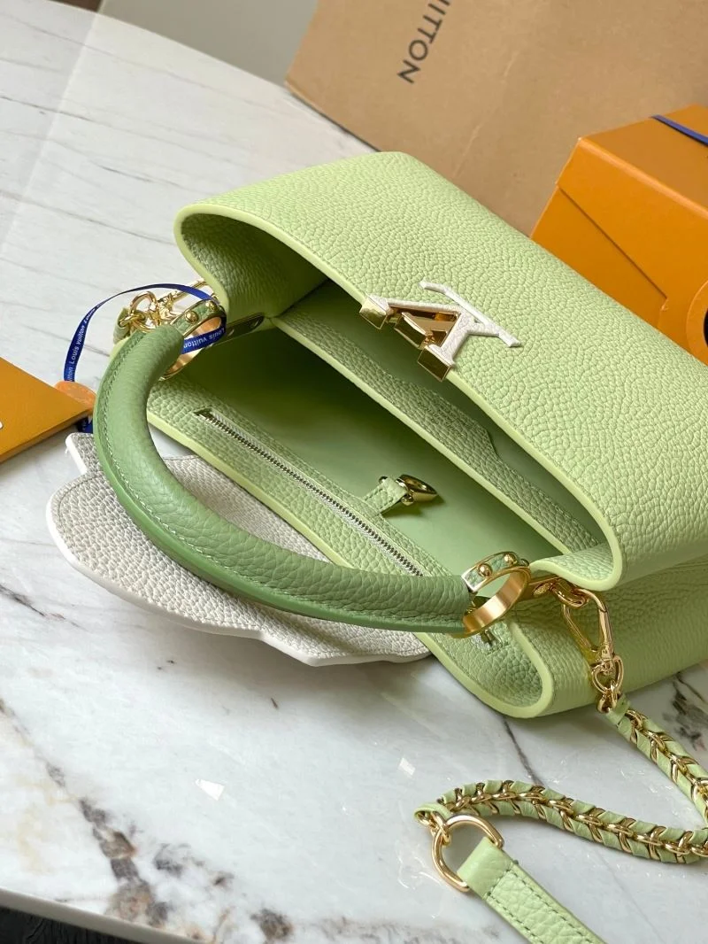 Accurate model Louis Vuitton Capucines BB Bags