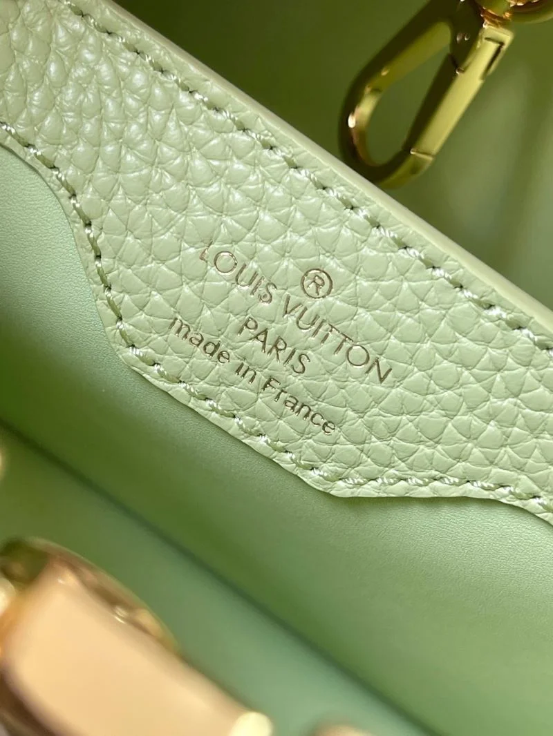 Accurate model Louis Vuitton Capucines BB Bags