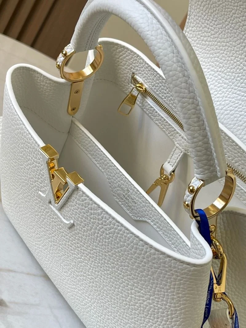 Top mirror Louis Vuitton Capucines BB Bags
