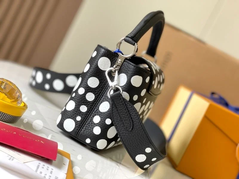Top mirror Louis Vuitton Capucines BB Bags