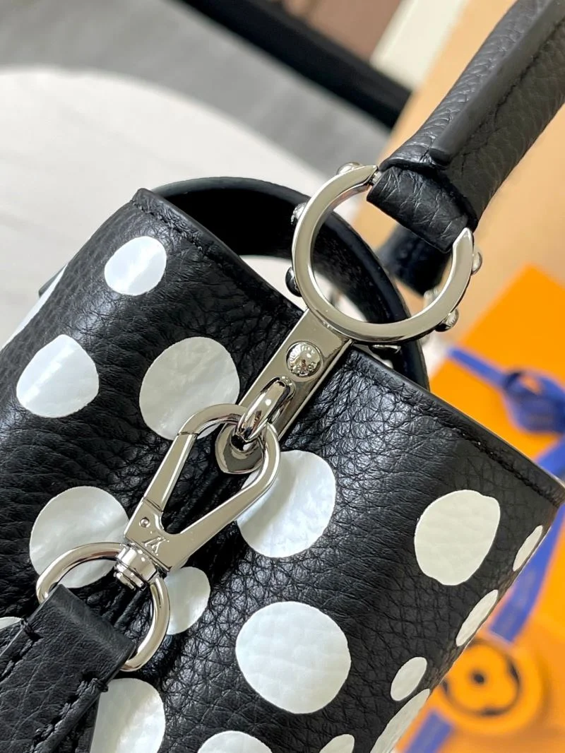 Top mirror Louis Vuitton Capucines BB Bags