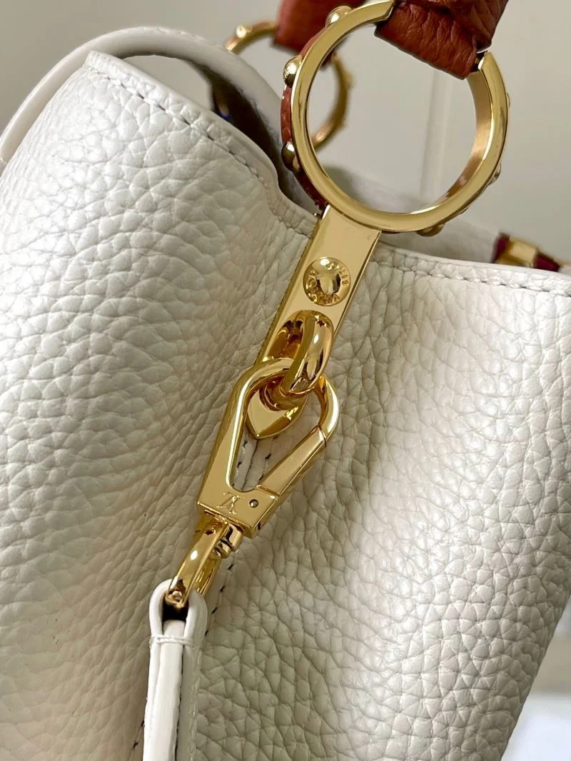 Top mirror Louis Vuitton Capucines BB Bags