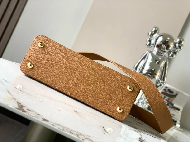 Top mirror Louis Vuitton Capucines BB Bags