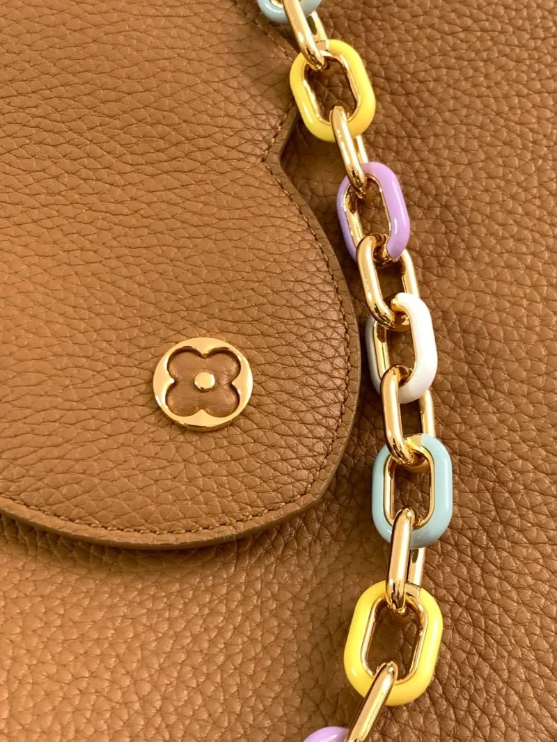 Top mirror Louis Vuitton Capucines BB Bags