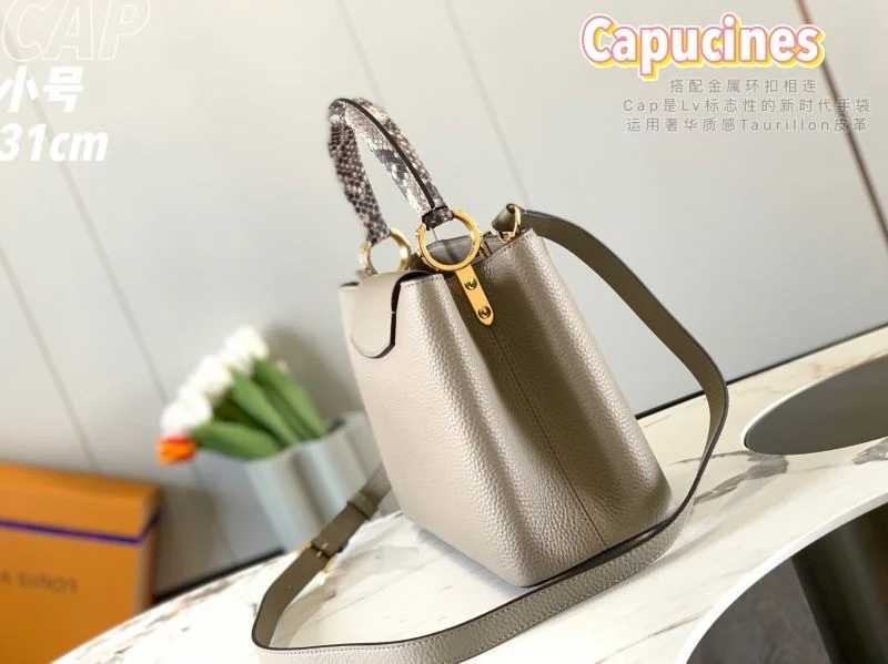 Accurate model Louis Vuitton Capucines BB Bags