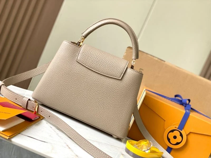 Accurate model Louis Vuitton Capucines BB Bags