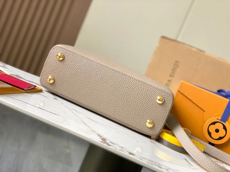 Accurate model Louis Vuitton Capucines BB Bags