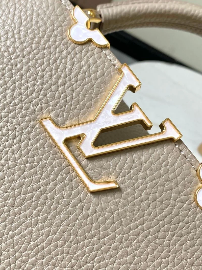 Accurate model Louis Vuitton Capucines BB Bags