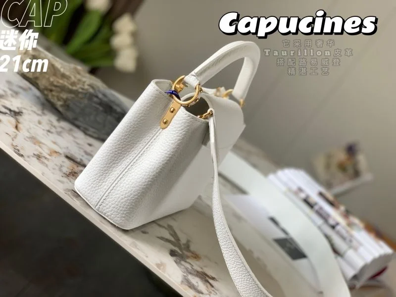 Accurate model Louis Vuitton Capucines BB Bags