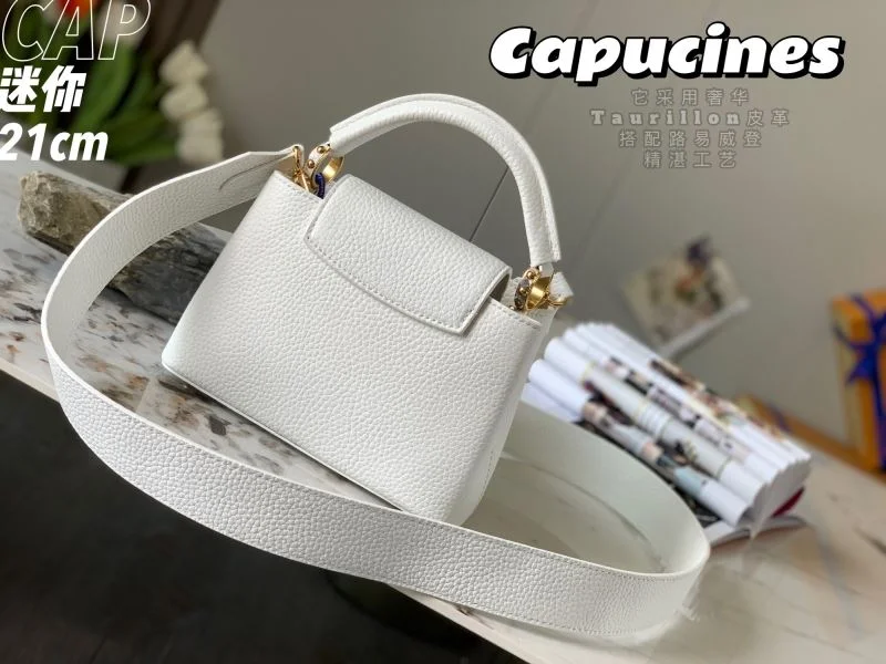 Accurate model Louis Vuitton Capucines BB Bags