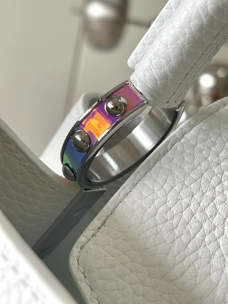 Bargain Louis Vuitton Capucines BB Bags