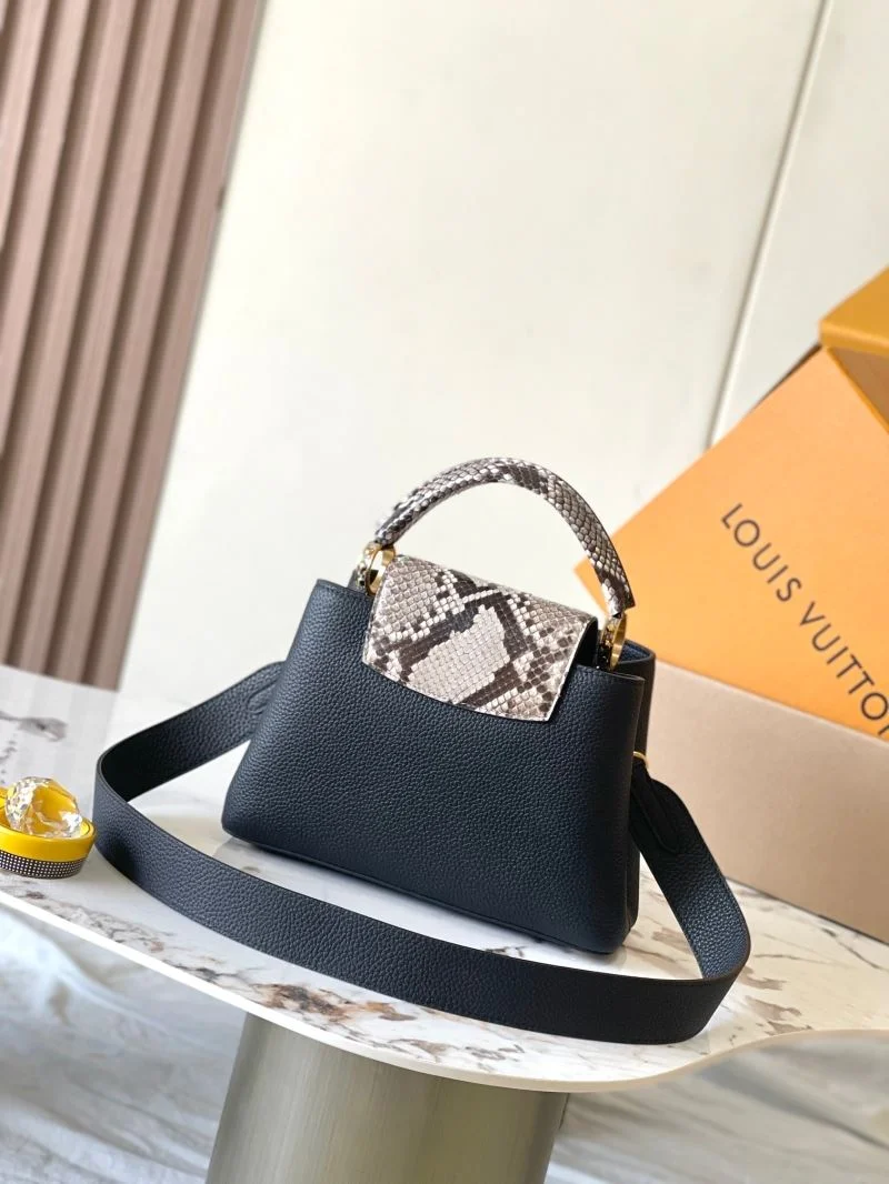 Accurate model Louis Vuitton Capucines BB Bags