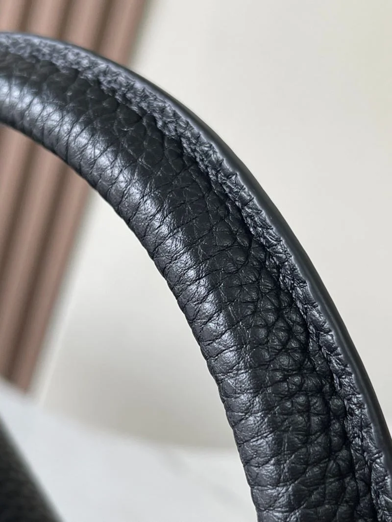 Mirror quality Louis Vuitton Capucines BB Bags