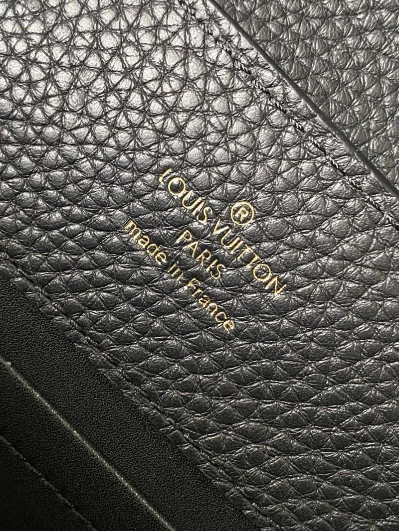 Accurate model Louis Vuitton Capucines BB Bags