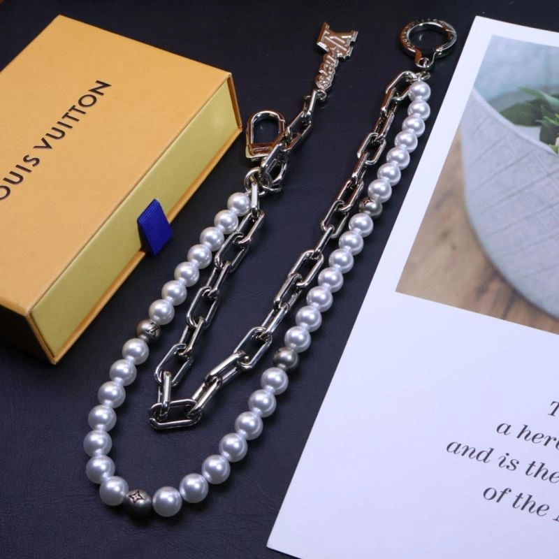 Bargain Louis Vuitton Chains