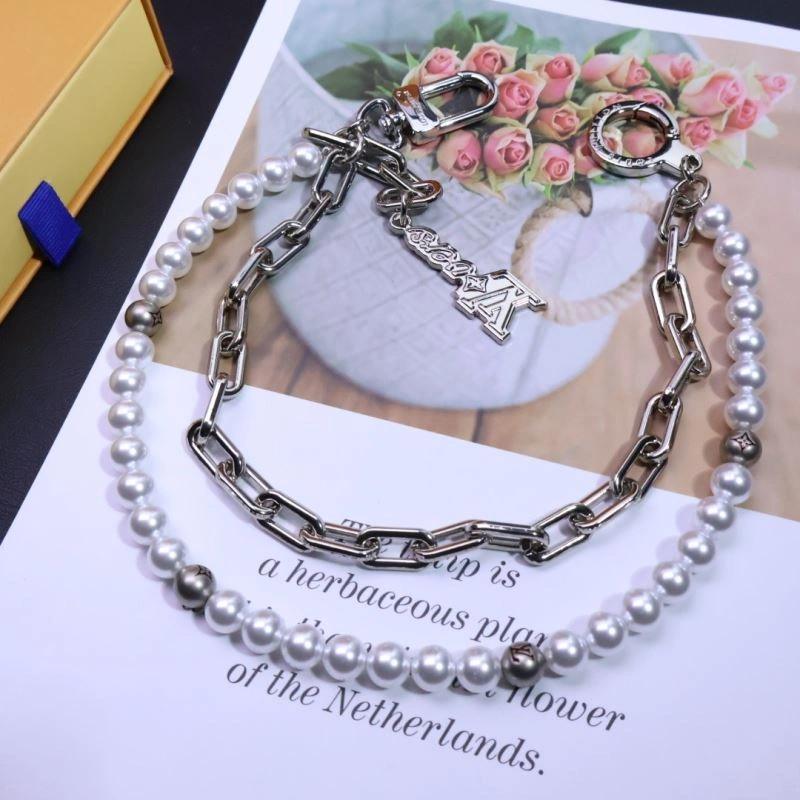 Bargain Louis Vuitton Chains
