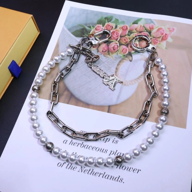 Bargain Louis Vuitton Chains
