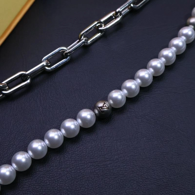 Bargain Louis Vuitton Chains