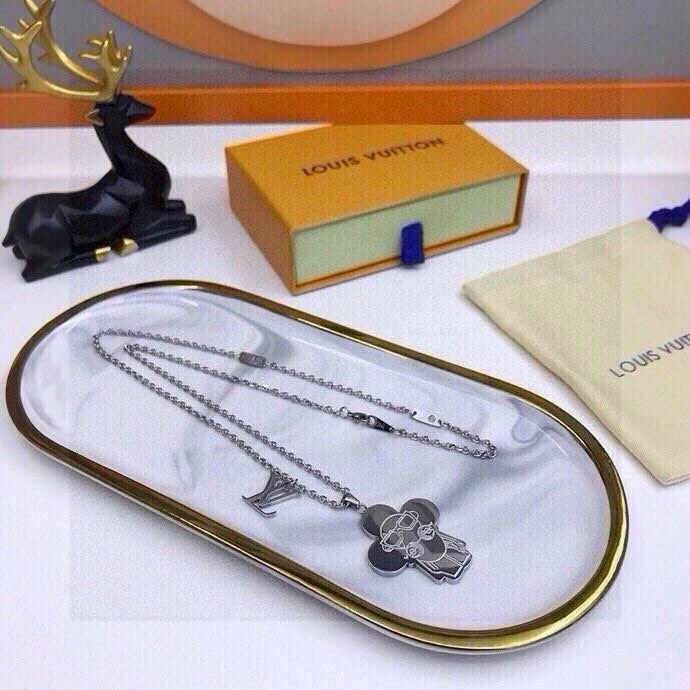 Bargain Louis Vuitton Chains