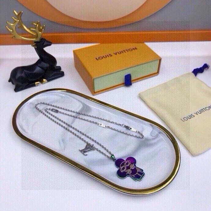 Cut-rate Louis Vuitton Chains
