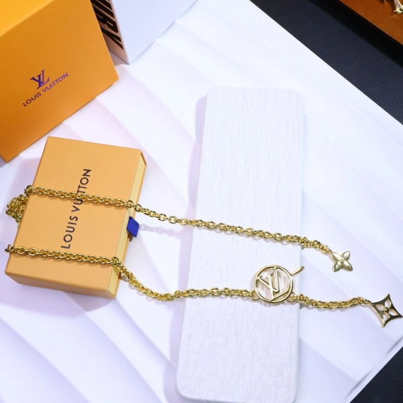 Indistinguishable Louis Vuitton Chains